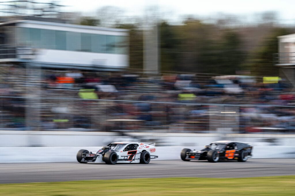 Oval Track Racing – Thompson Speedway