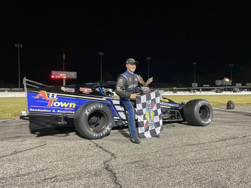 Ronnie Williams Pockets $5,000 in Outlaw Open Modified Dash For Cash at ...